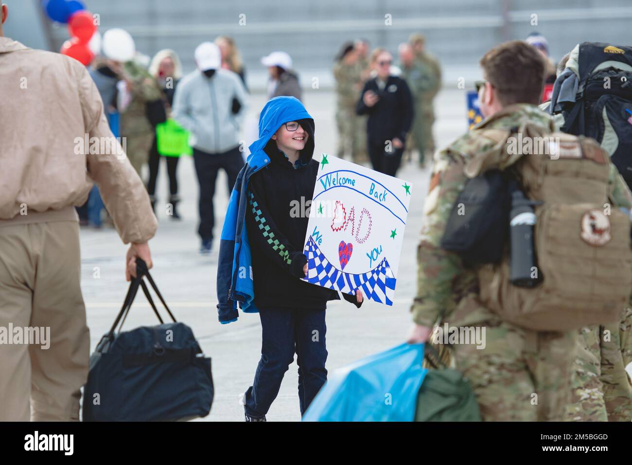Members from the 152nd Airlift Wing, Nevada Air National Guard, return ...