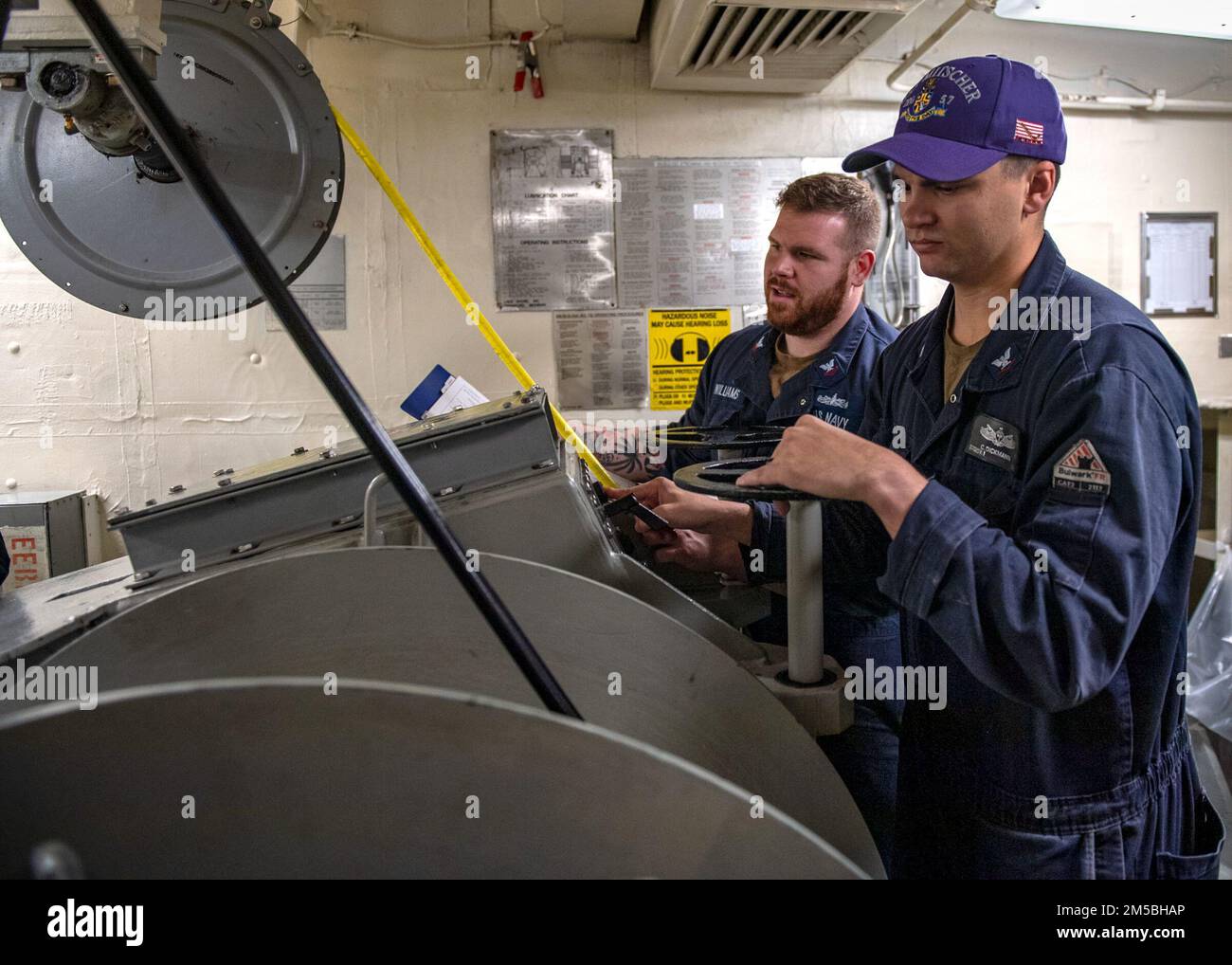 220222-N-HG846-1010 ADRIATIC SEA (Feb. 22, 2022) – Sonar Technician ...