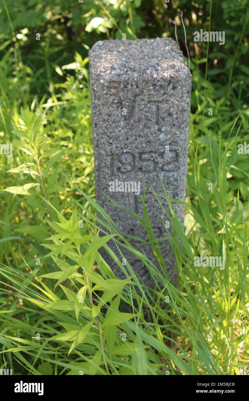 Border boundary marker hi-res stock photography and images - Alamy