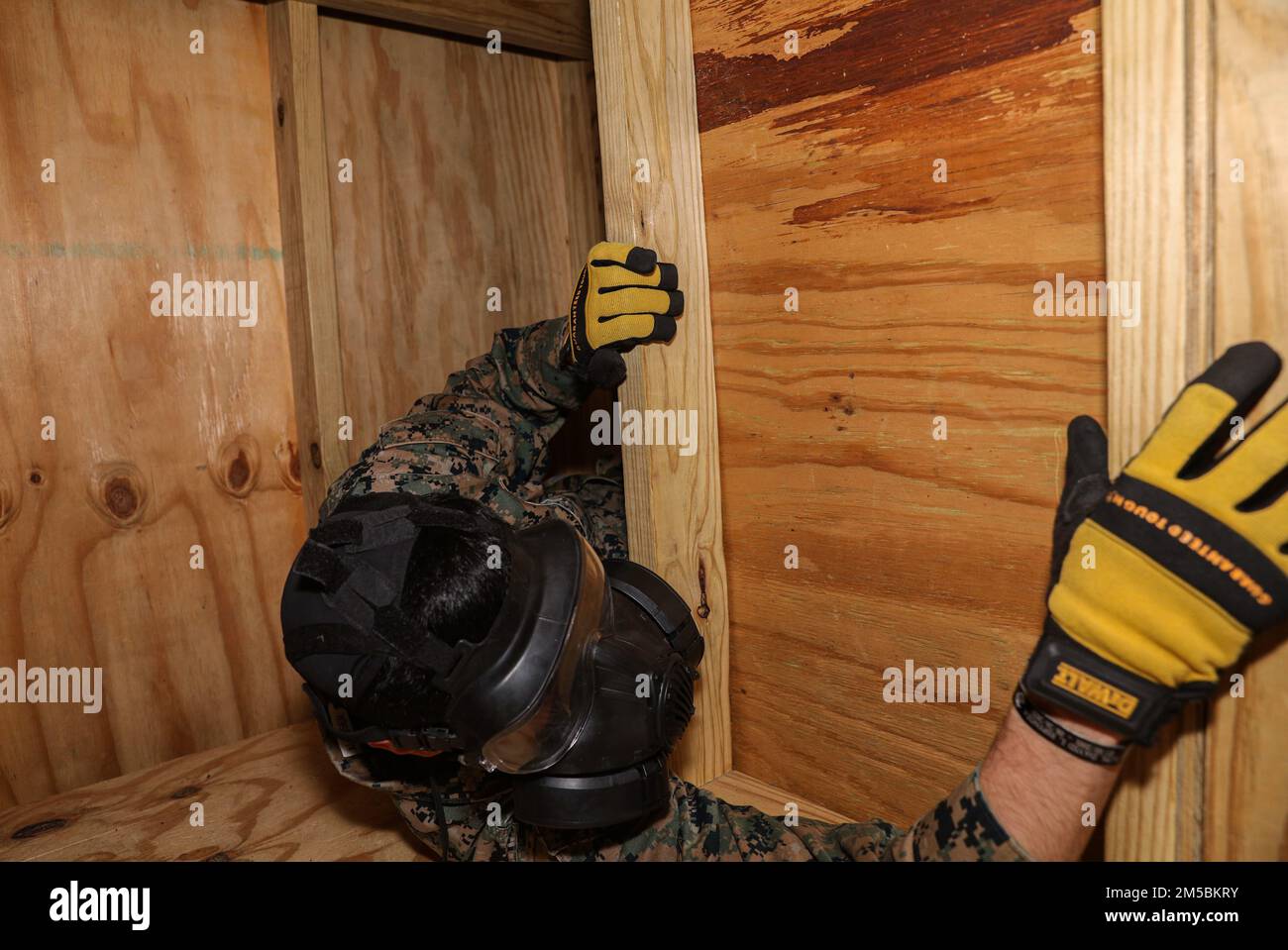 Marine Security Guard (MSG) students with Marine Corps Embassy Security ...