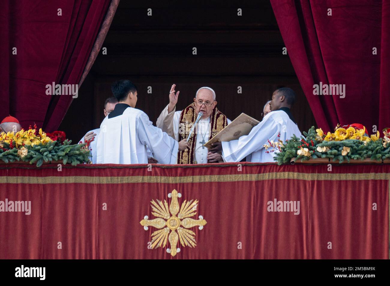 Pope francis speech basilica hi-res stock photography and images - Alamy