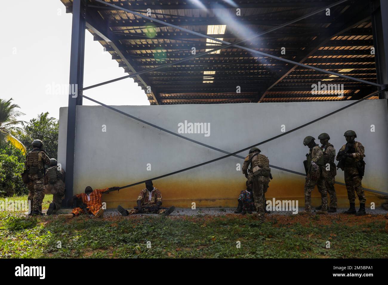 A Côte d'Ivoire Special Forces Soldier takes photos of casualties ...