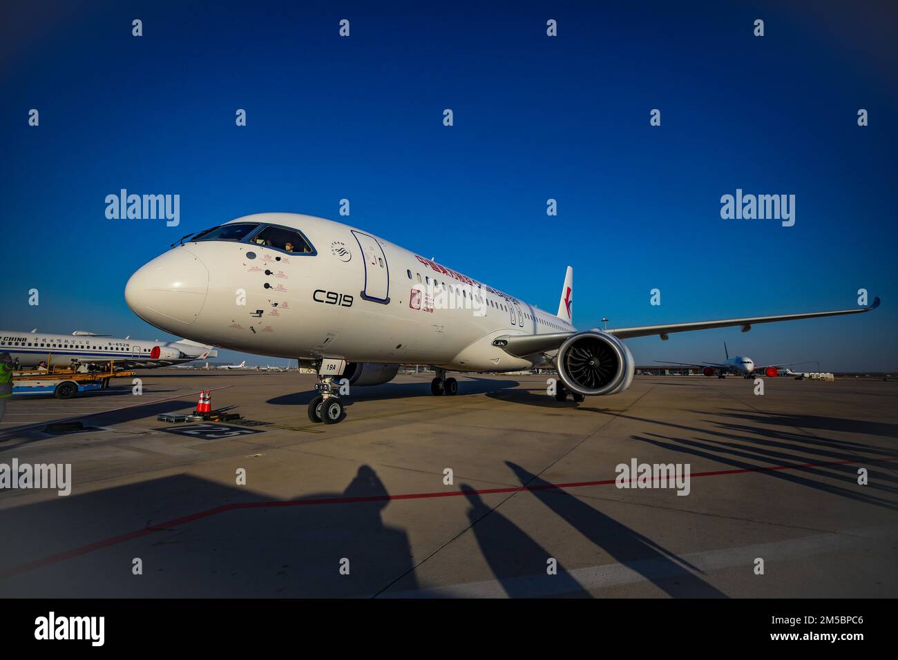 The first test flight saw the world's first C919 take off from Shanghai ...