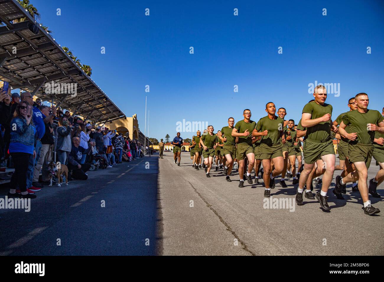 New U.S. Marines with Lima Company, 3rd Recruit Training Battalion, run ...
