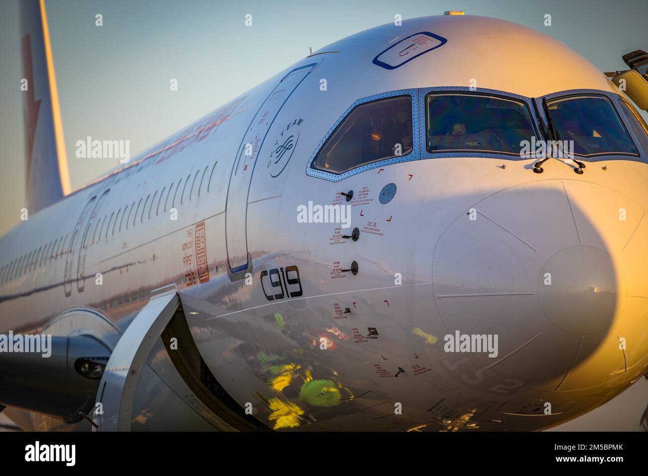 The first test flight saw the world's first C919 take off from Shanghai ...