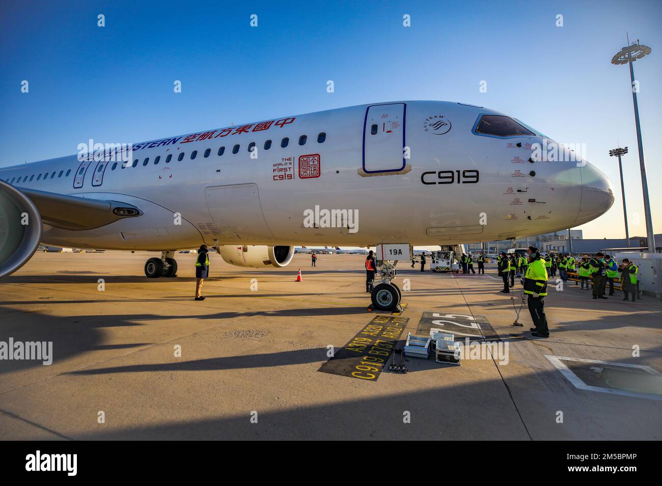 The first test flight saw the world's first C919 take off from Shanghai ...