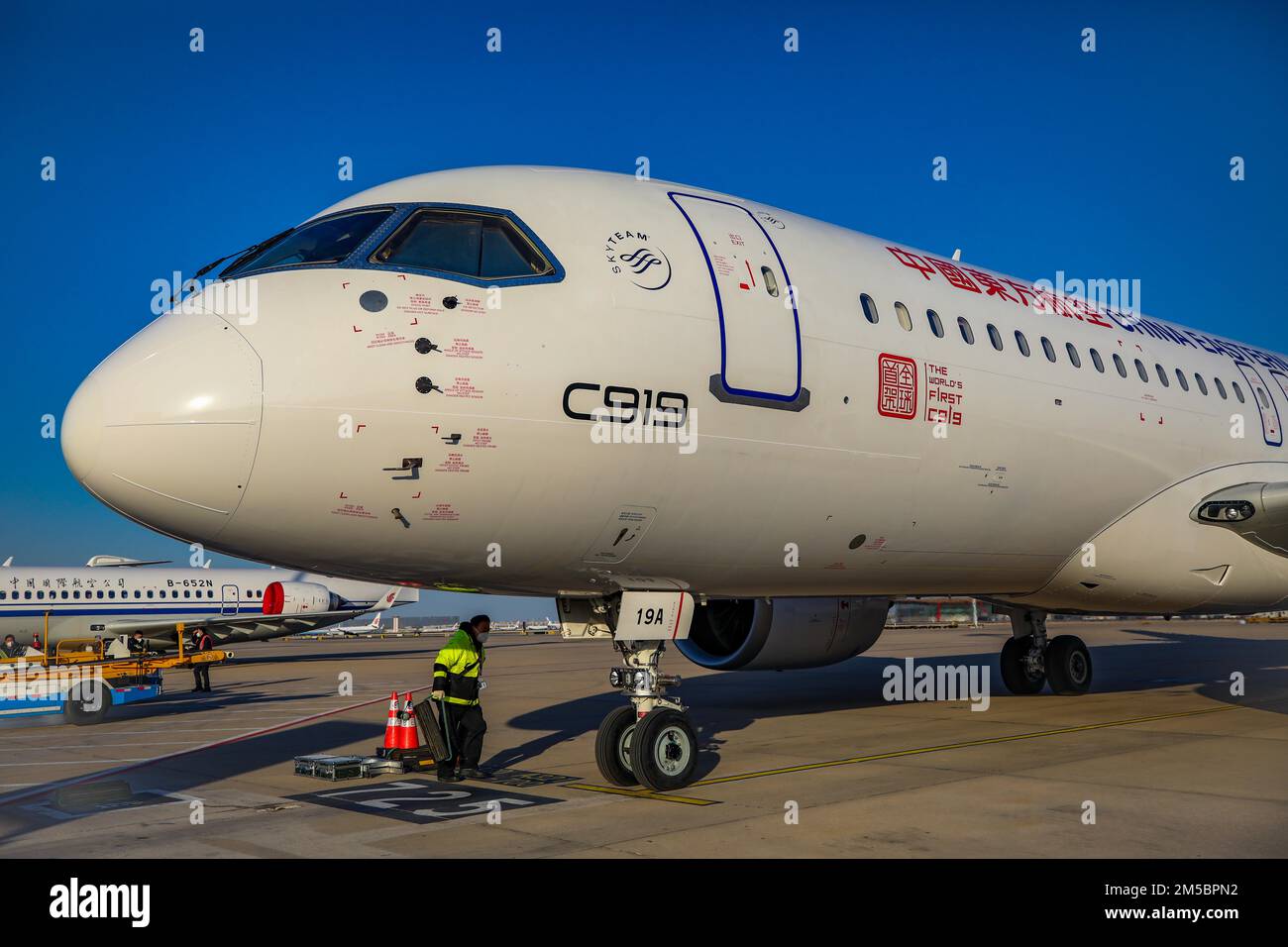 The first test flight saw the world's first C919 take off from Shanghai ...
