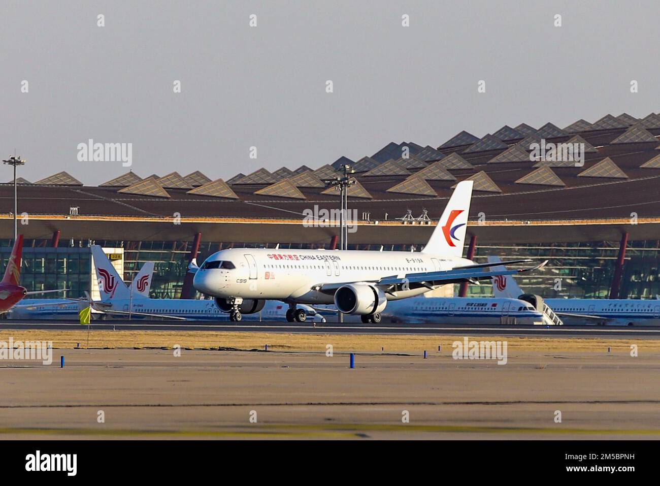 The first test flight saw the world's first C919 take off from Shanghai ...