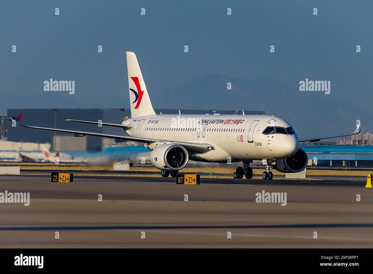 The first test flight saw the world's first C919 take off from Shanghai ...