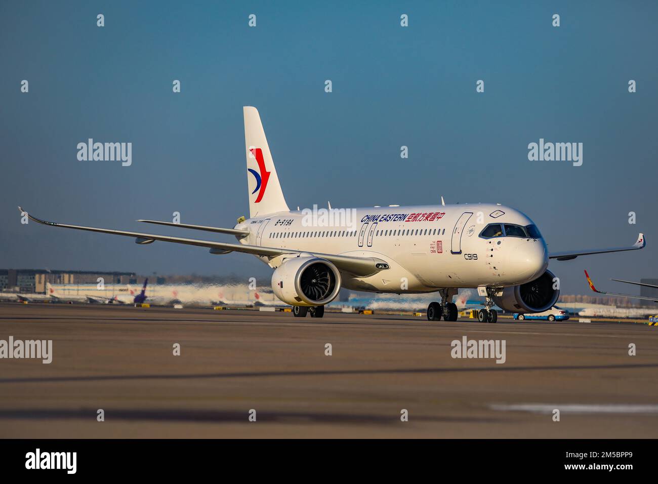 The first test flight saw the world's first C919 take off from Shanghai ...