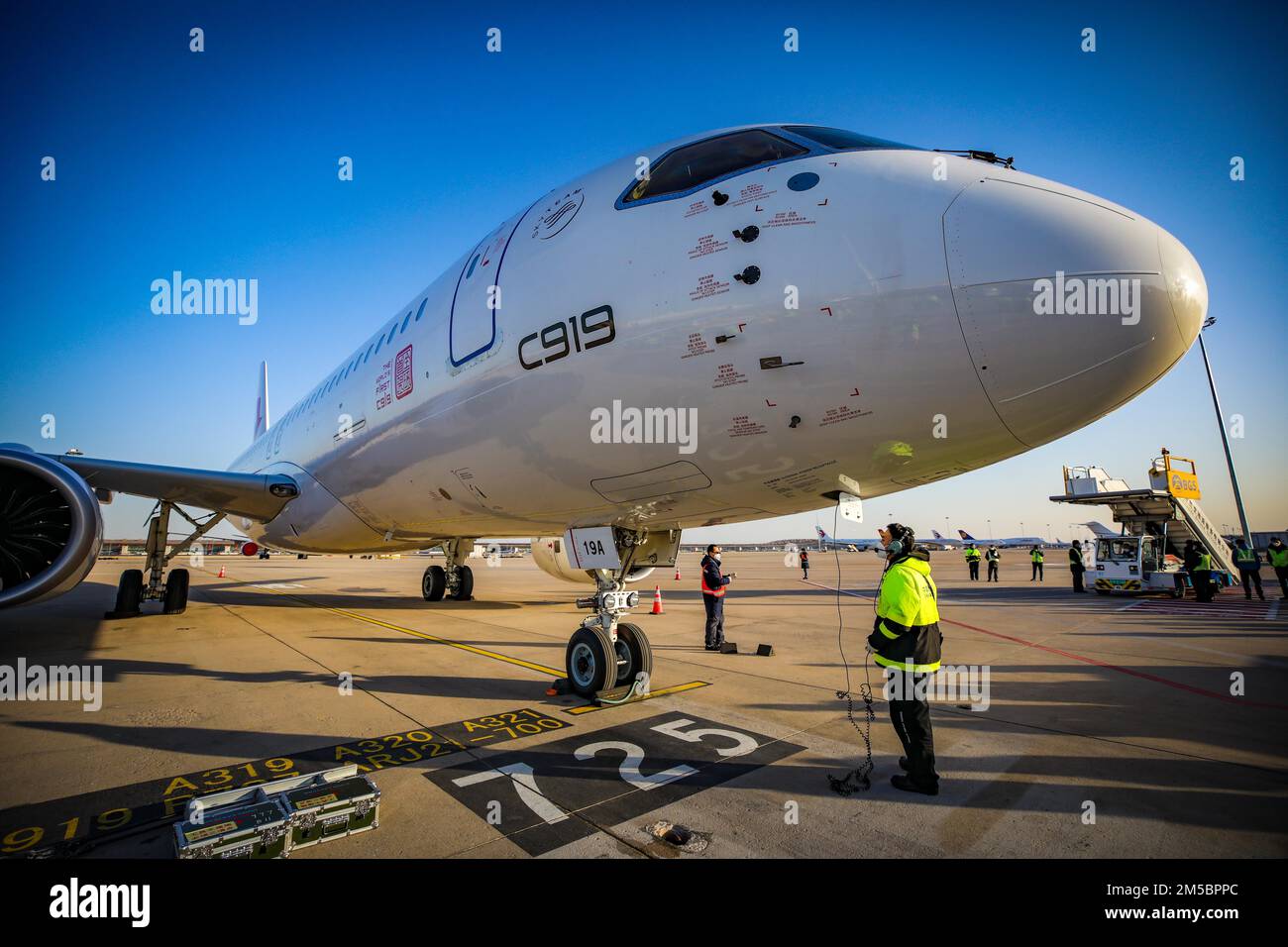 The first test flight saw the world's first C919 take off from Shanghai ...