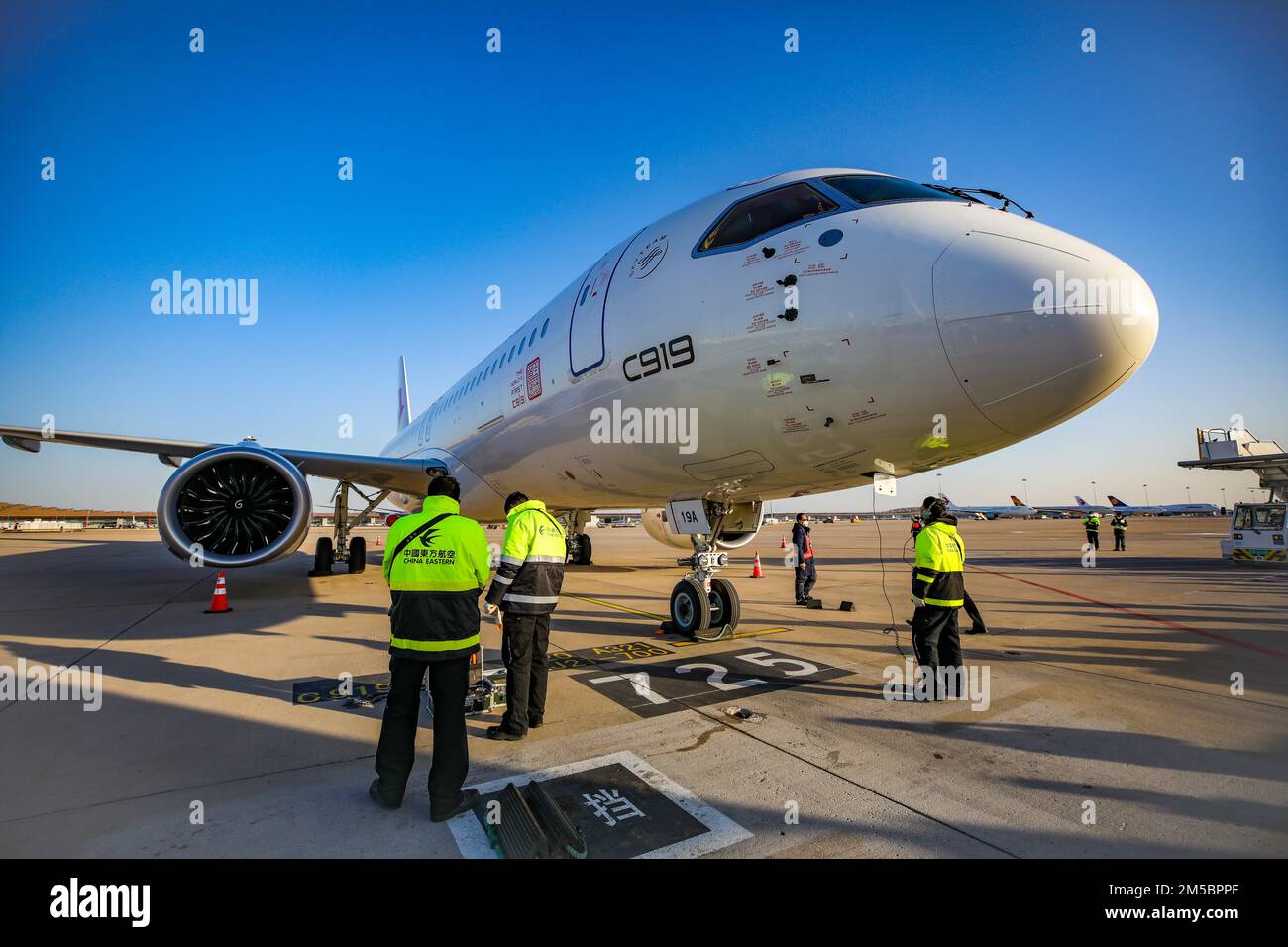 The first test flight saw the world's first C919 take off from Shanghai ...