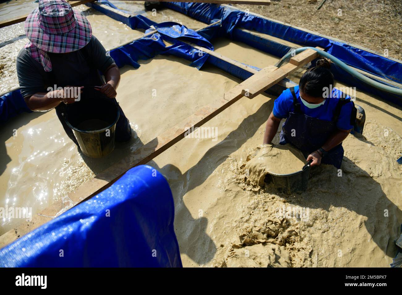 Worker s family hi-res stock photography and images - Alamy