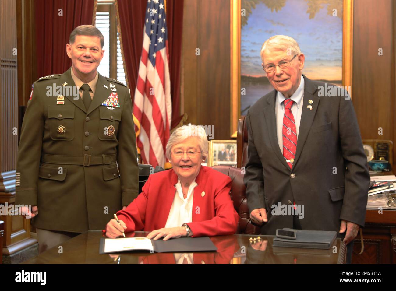 Redstone Arsenal Senior Commander Lt. Gen. Donnie Walker and Alabama ...