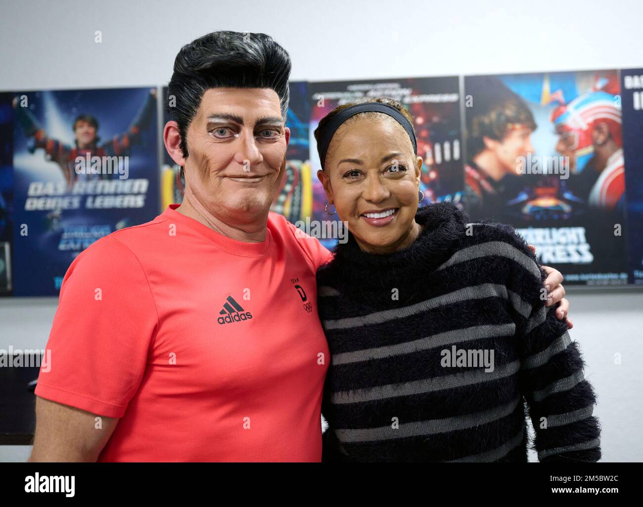 Bochum, Germany. 07th Dec, 2022. Reva Rice ("Mama") stands next to dpa ...