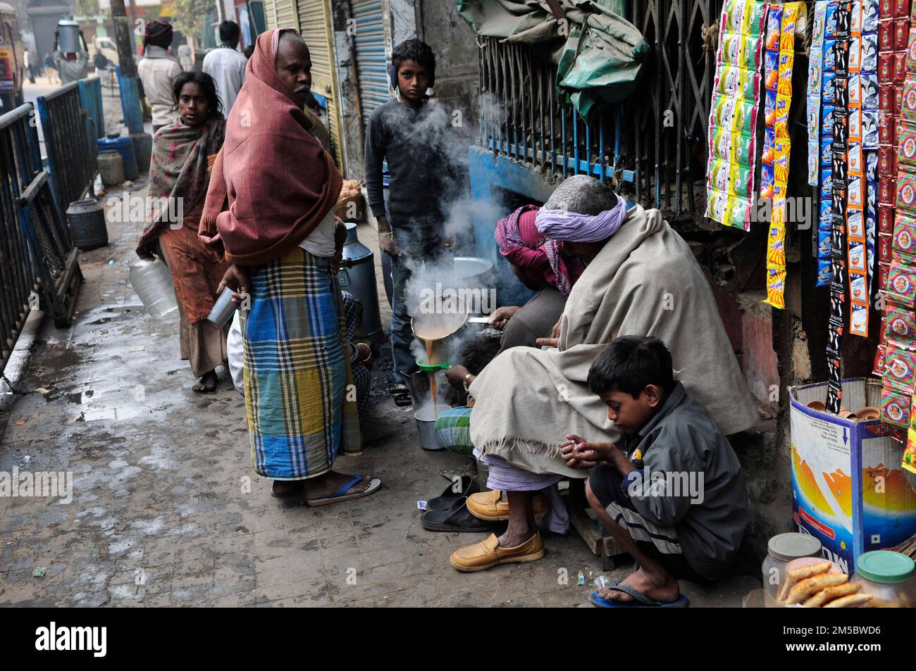 A street tea vendor in Kolkata, West Bengal, India Stock Photo - Alamy