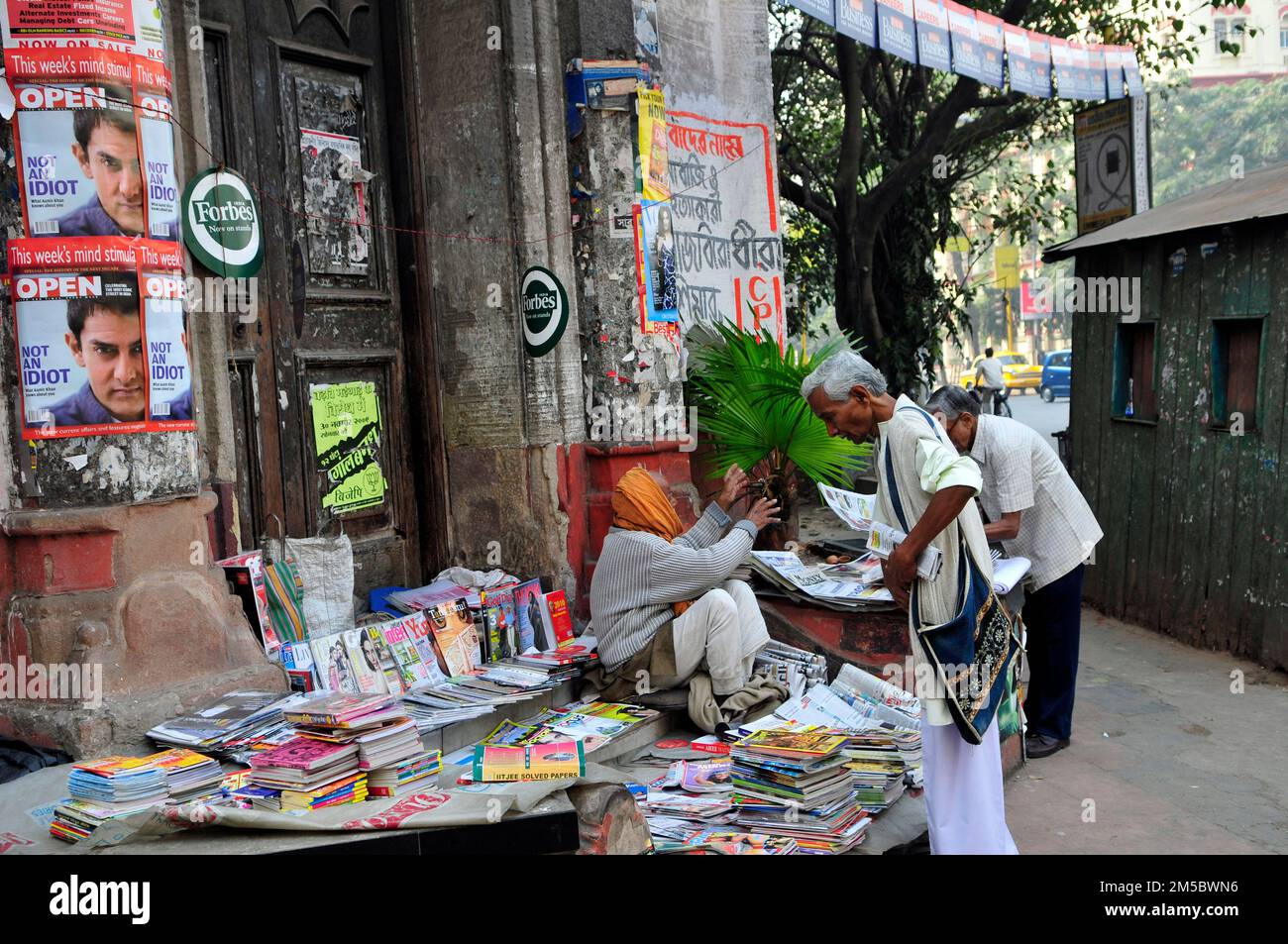 A Newspaper vendor in Esplanade, Kolkata, India Stock Photo - Alamy