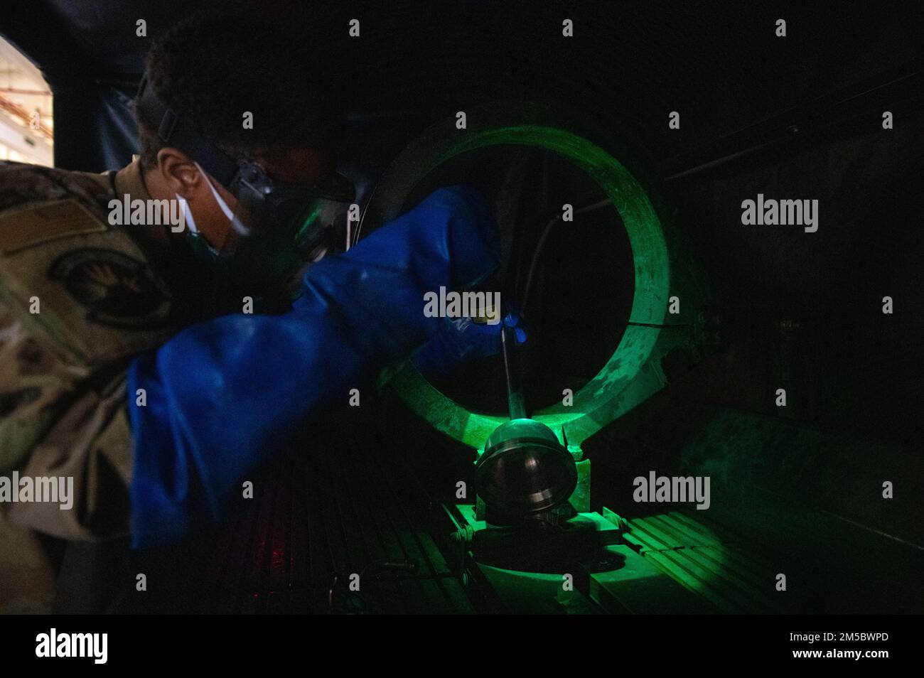 Magnetic particle inspection hi-res stock photography and images - Alamy