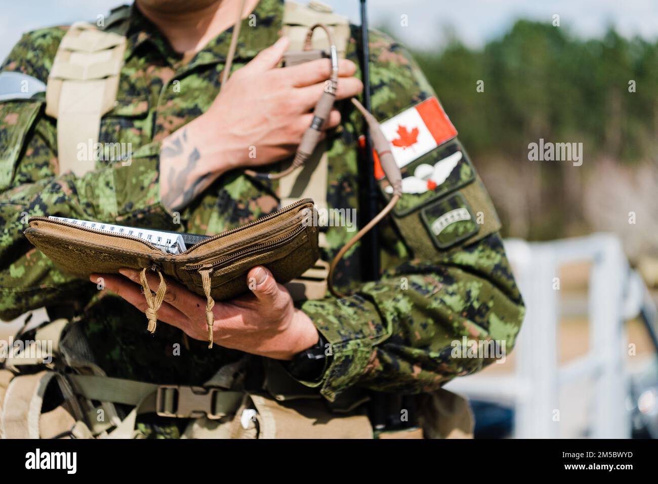 Canadian Joint Terminal Attack Controller soldiers of the 1st Regiment ...