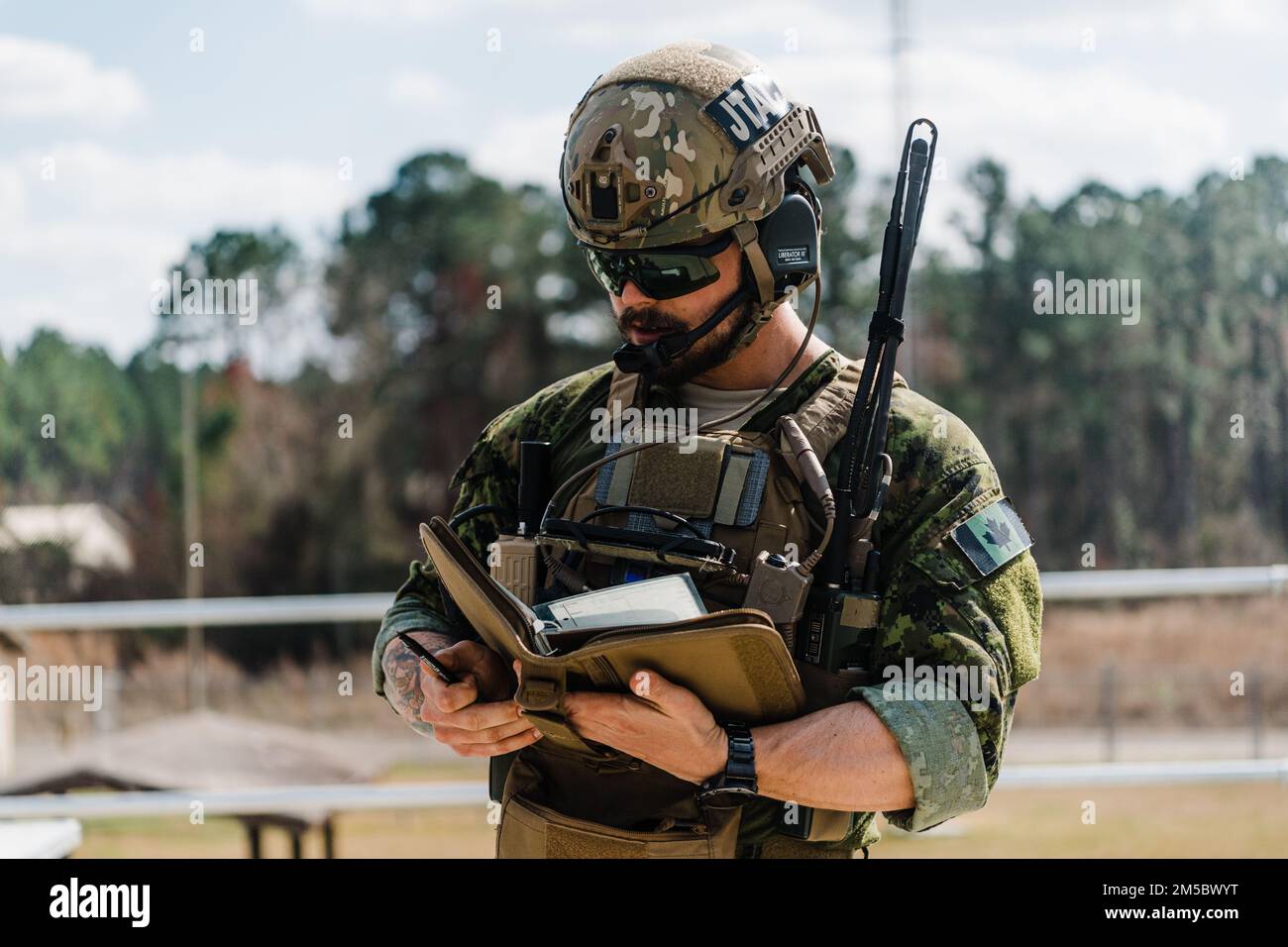 Canadian Joint Terminal Attack Controller soldiers of the 1st Regiment ...