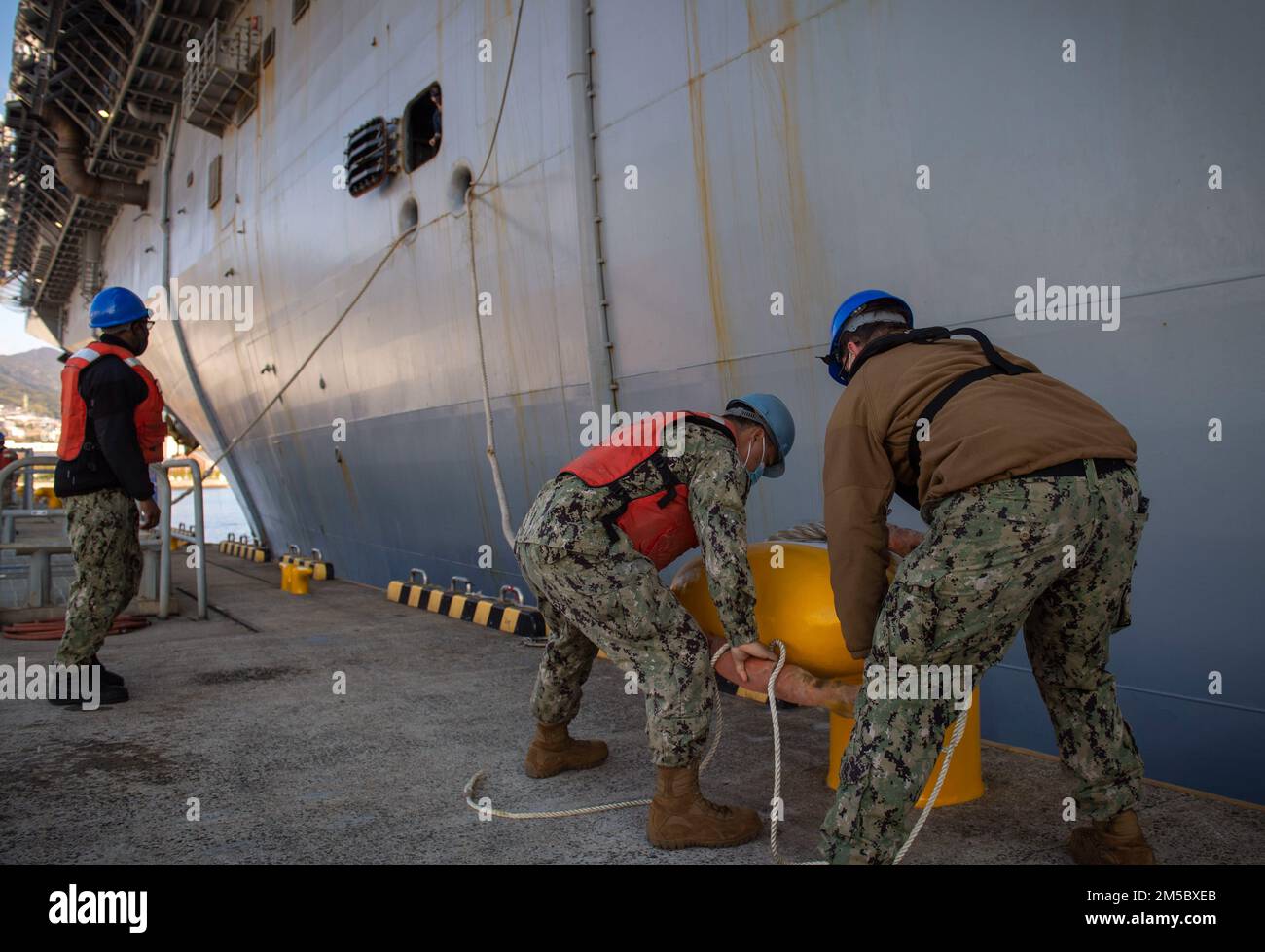 Sailors assigned to Commander, Fleet Activities Sasebo (CFAS) handle ...