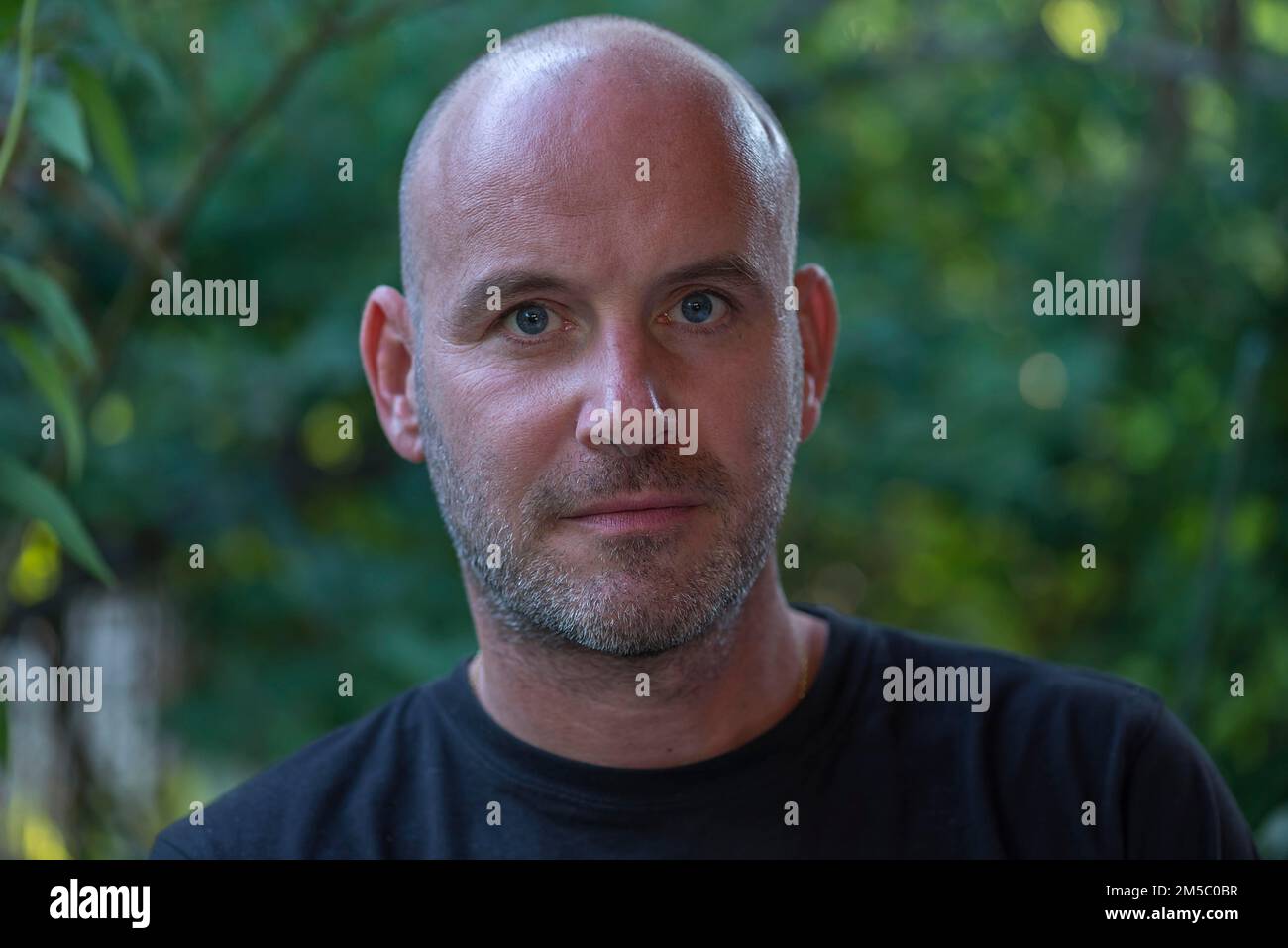 Man with beard looking at camera hi-res stock photography and images ...