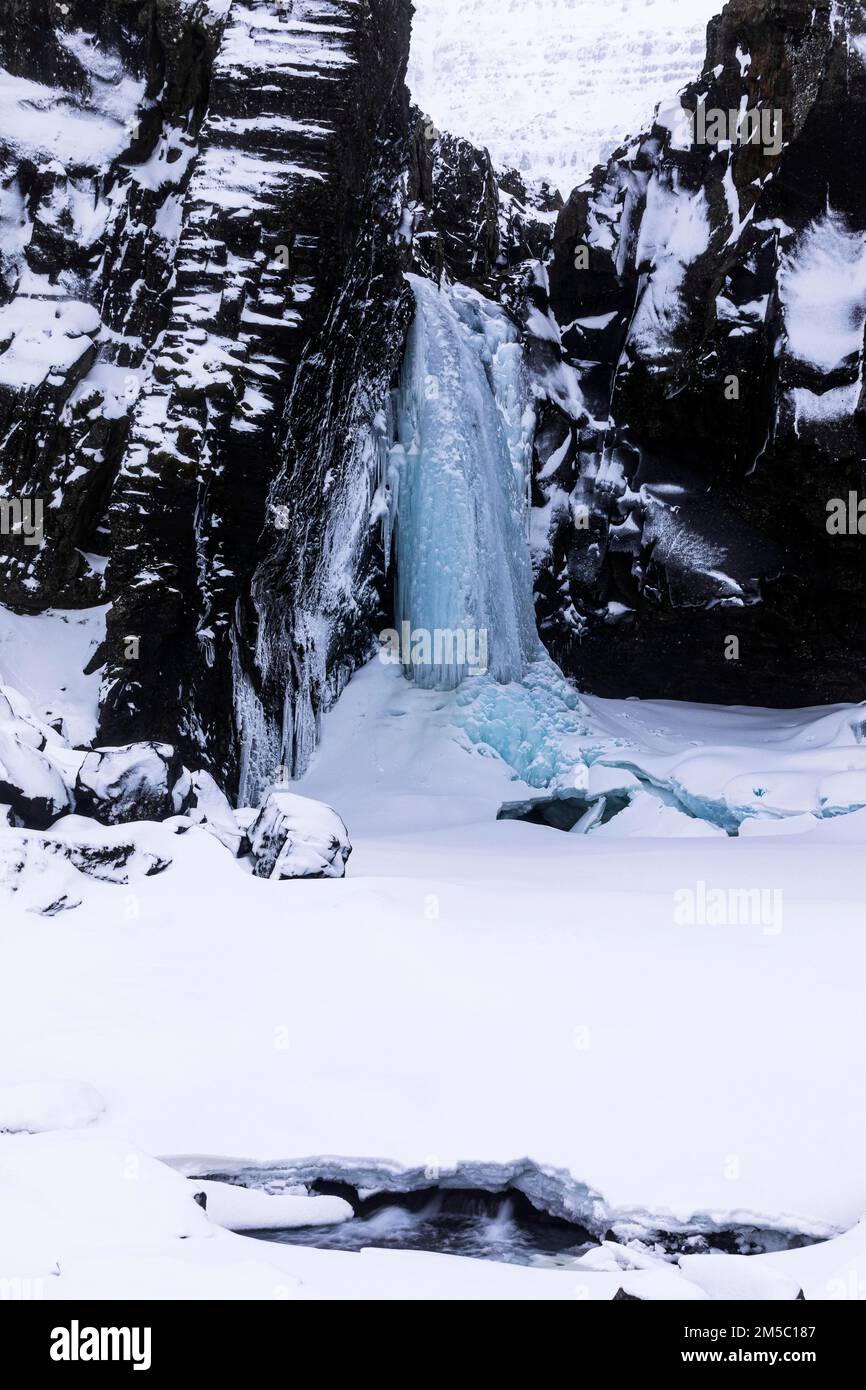 Frozen rock face hi-res stock photography and images - Alamy