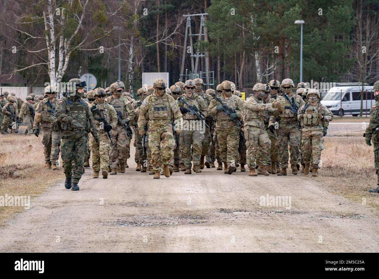 Polish soldiers assigned to the 21st Rifle Brigade gives Paratroopers ...