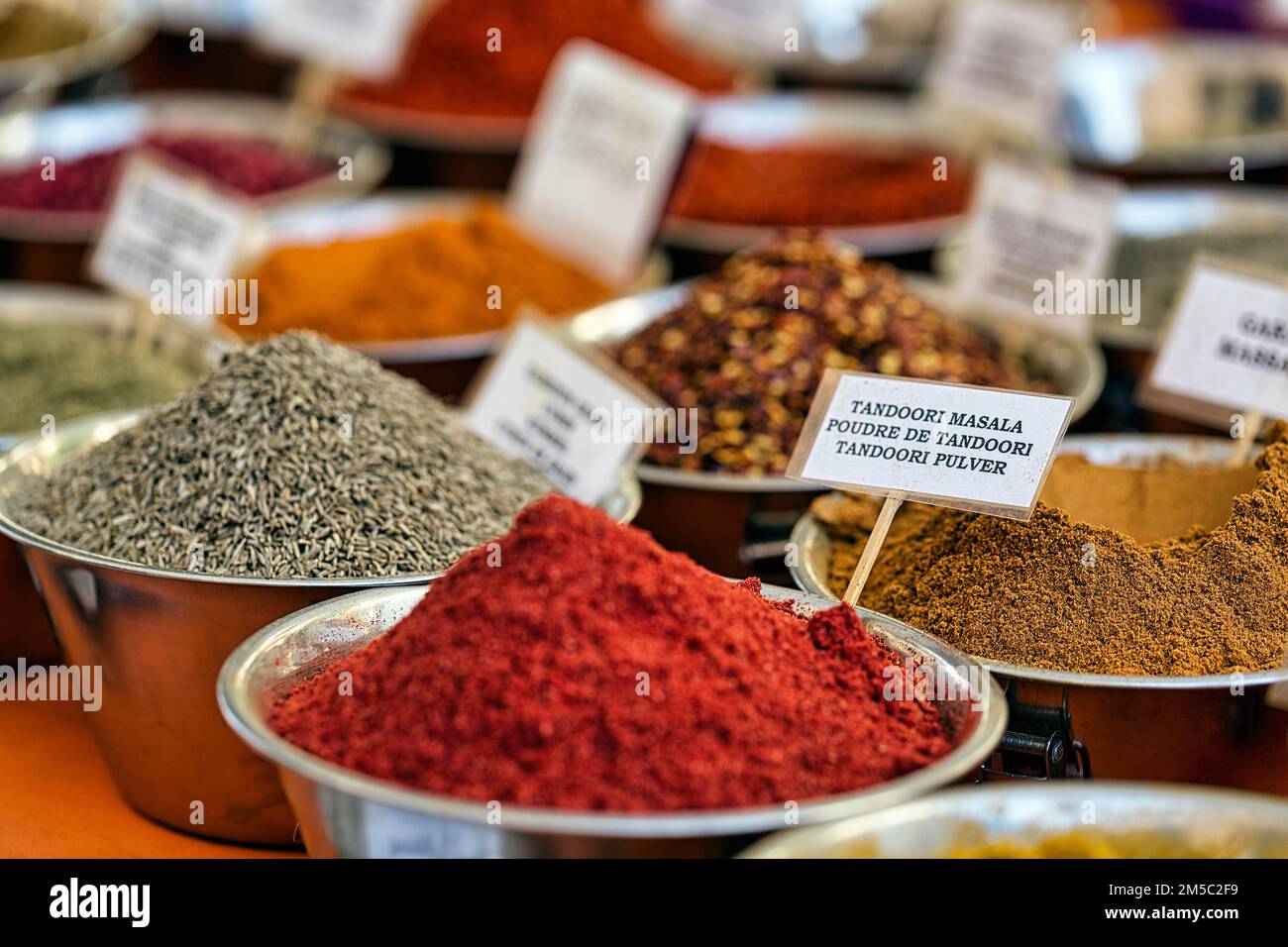 Multilingual signs india hi-res stock photography and images - Alamy