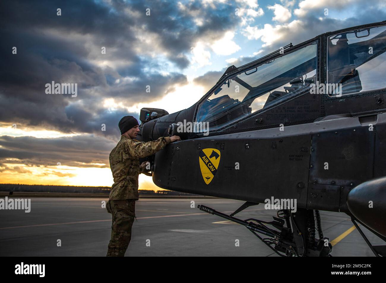 U.S. Soldiers assigned to Task Force Palehorse, with the 7th Squadron ...