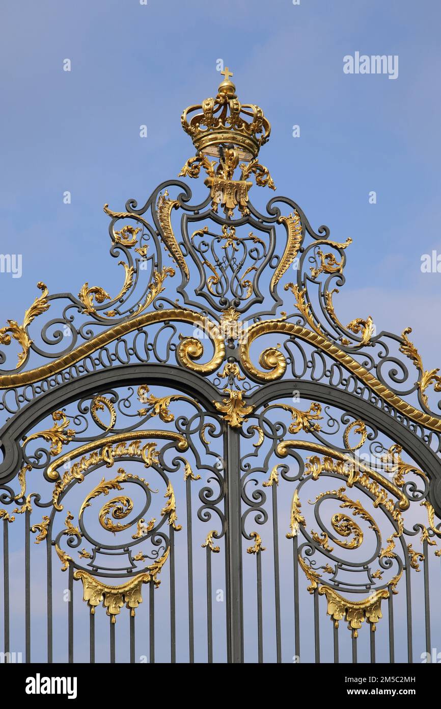 Gold gilded crown hi-res stock photography and images - Alamy