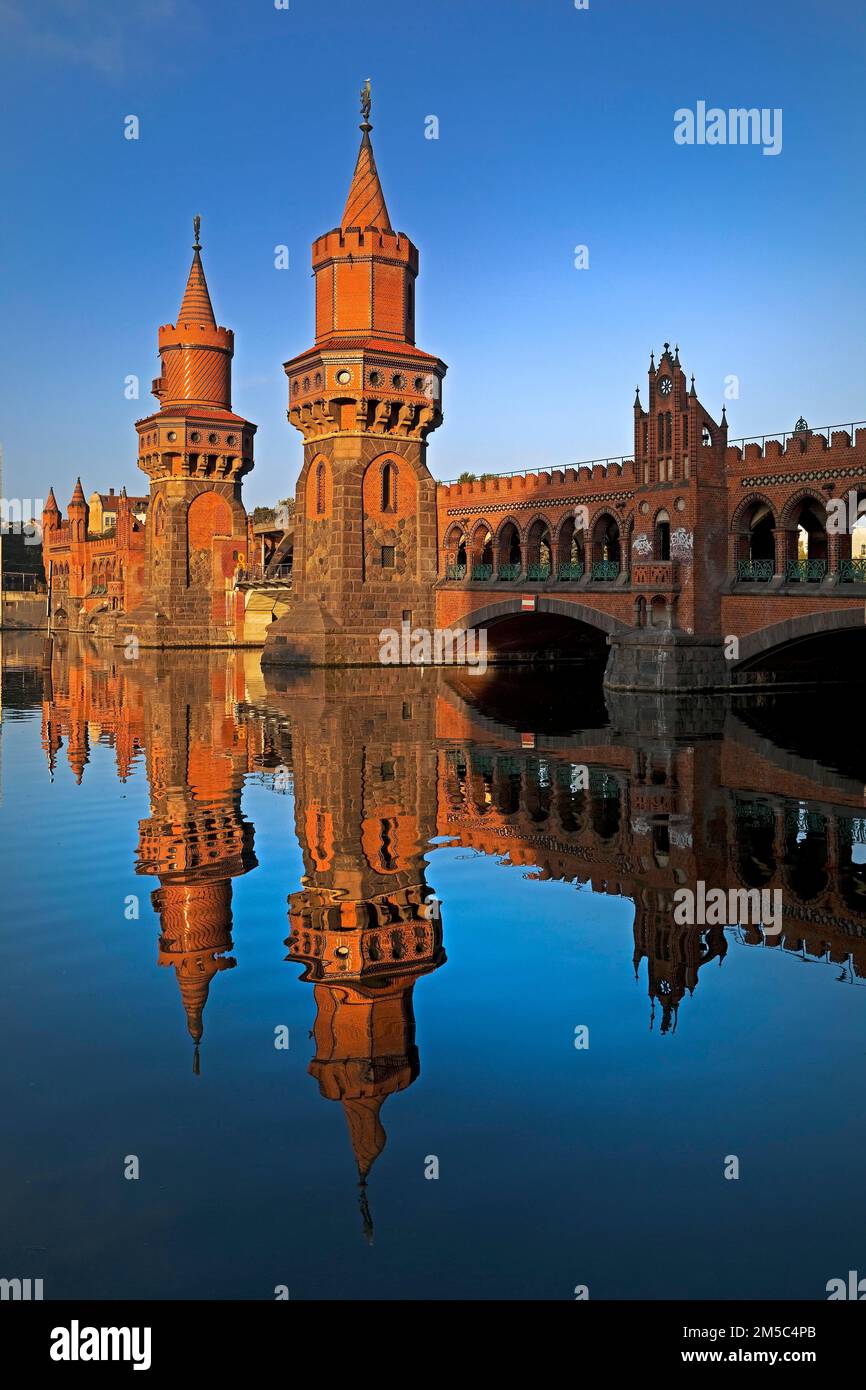 Oberbaum Bridge over the Spree, Friedrichshain-Kreuzberg district ...