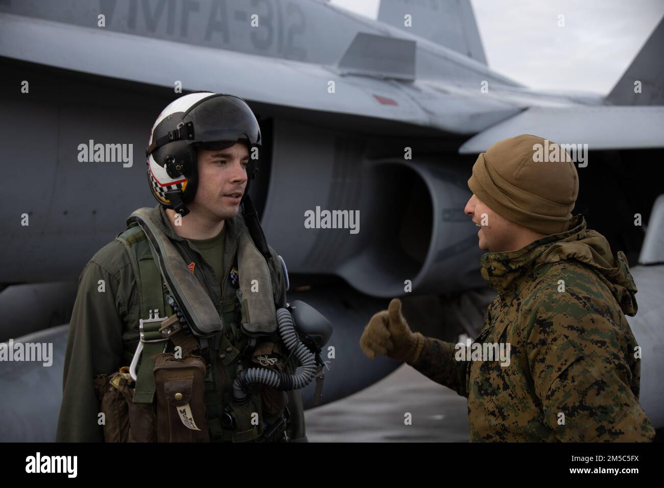 Marine aircraft mechanic fighter hi-res stock photography and images ...