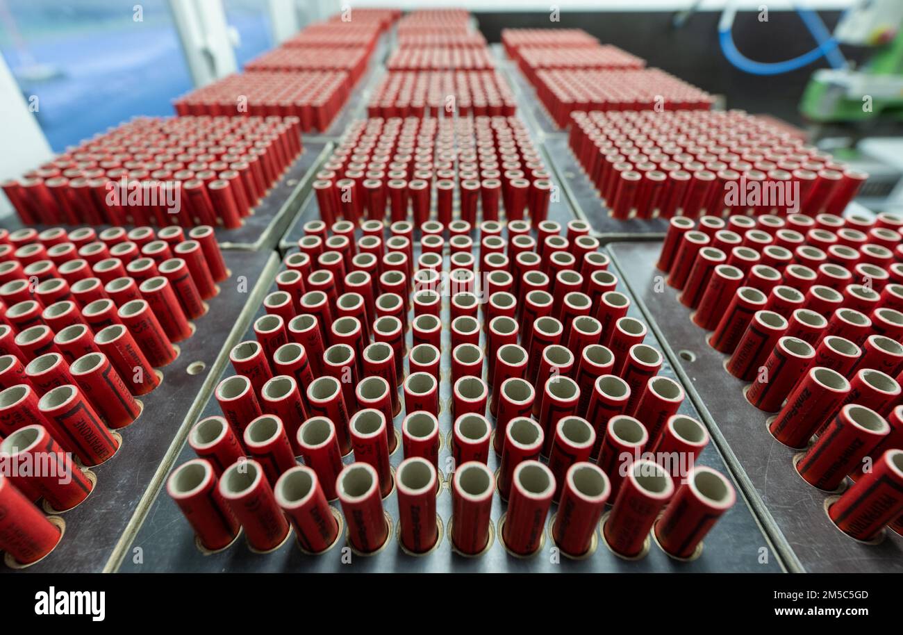 05 December 2022, Saxony, Freiberg: Pyrotechnic ammunition is produced ...