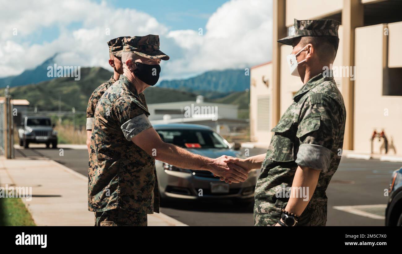 U.S. Marine Corps Maj. Gen. Jay M. Bargeron, left, 3d Marine Division ...