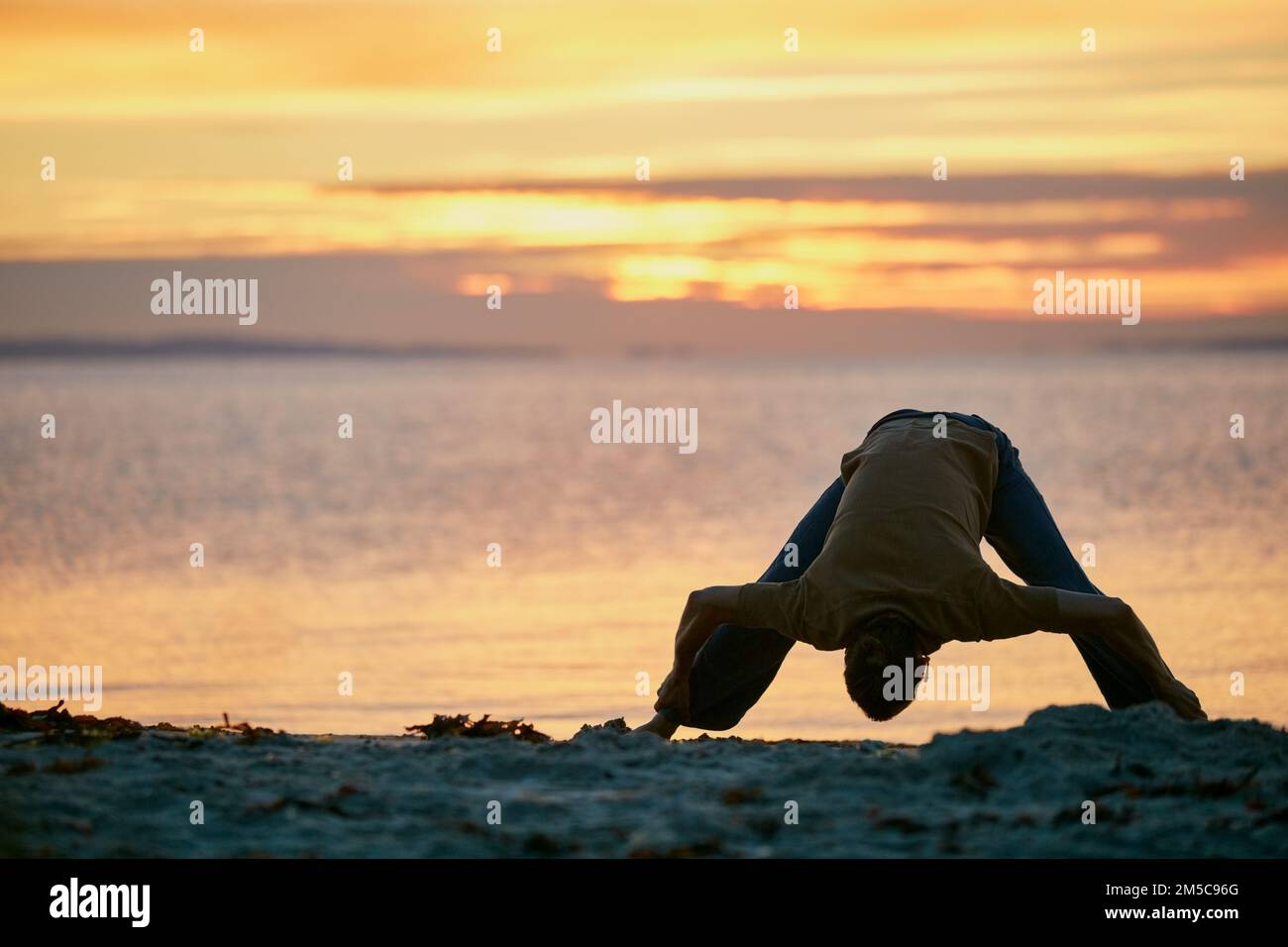 Man bowing hi-res stock photography and images - Alamy