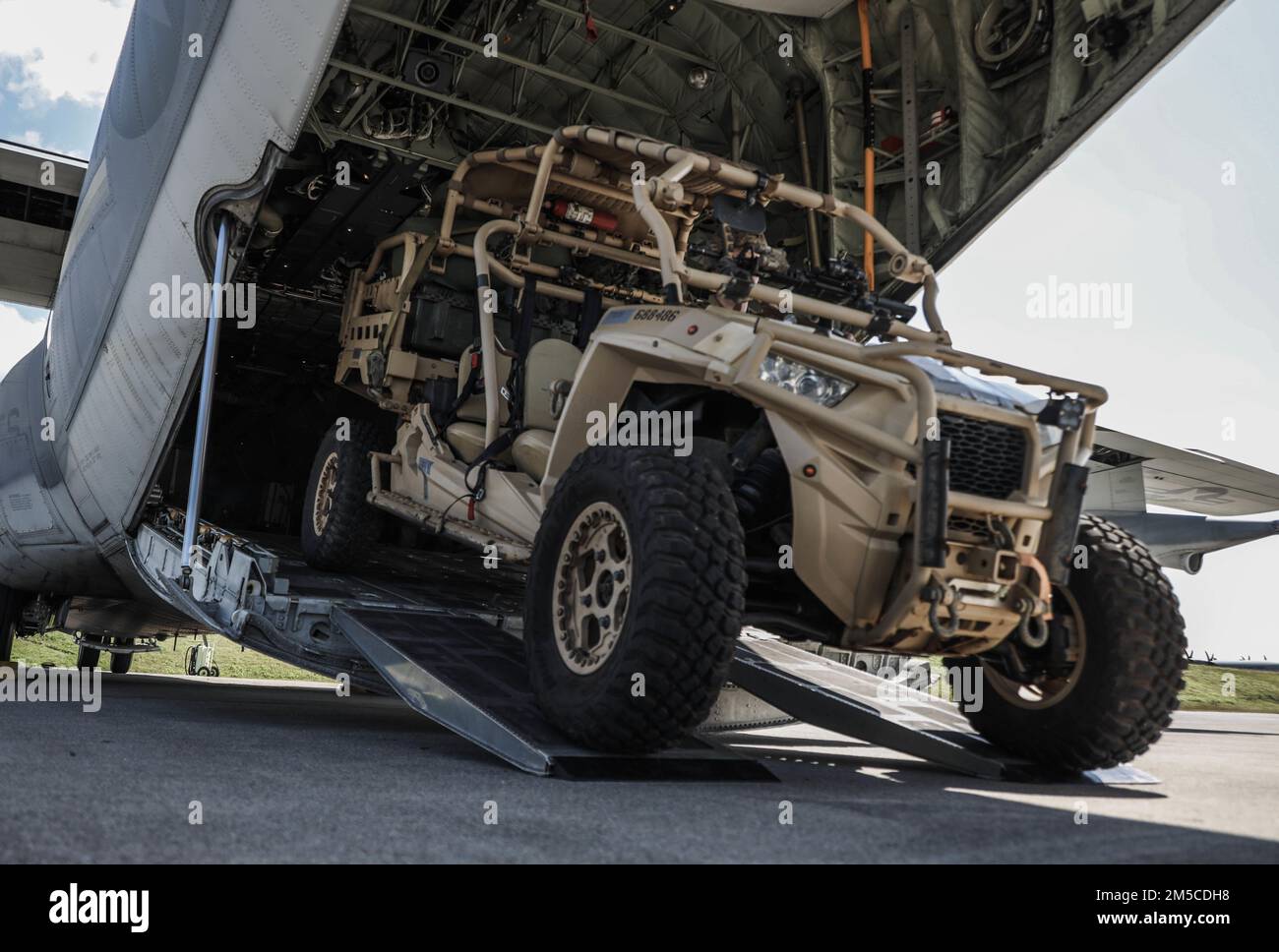 U.S. Marines with 3d Reconnaissance Battalion, 3d Marine Division load ...