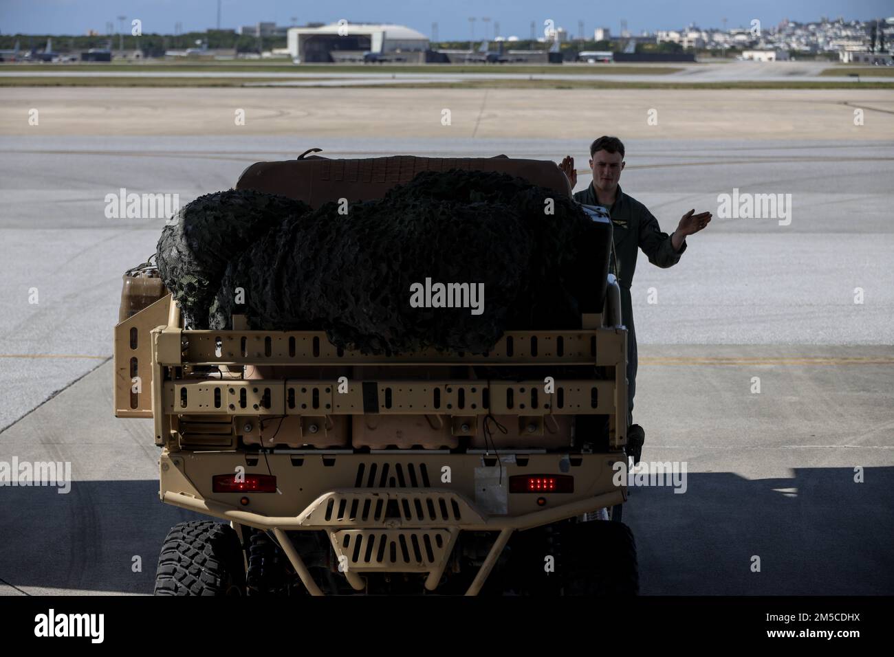 U.S. Marines with 3d Reconnaissance Battalion, 3d Marine Division load ...