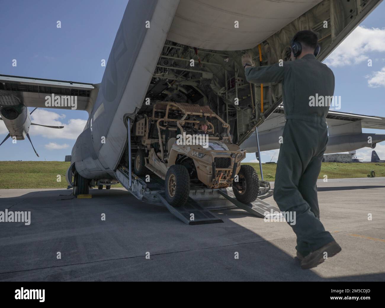 U.S. Marines with 3d Reconnaissance Battalion, 3d Marine Division load ...