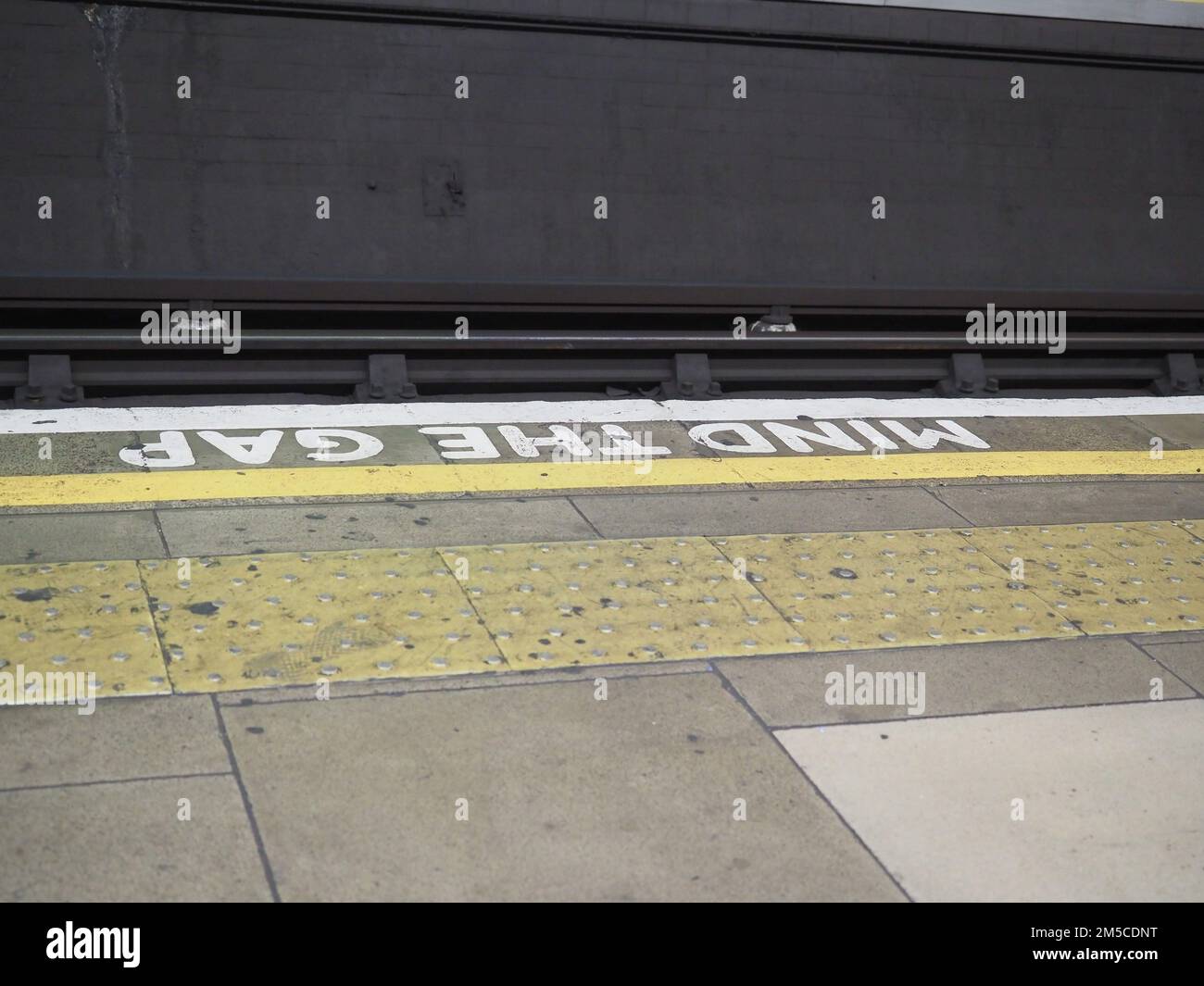 Mind the gap sign on train or subway platform Stock Photo - Alamy