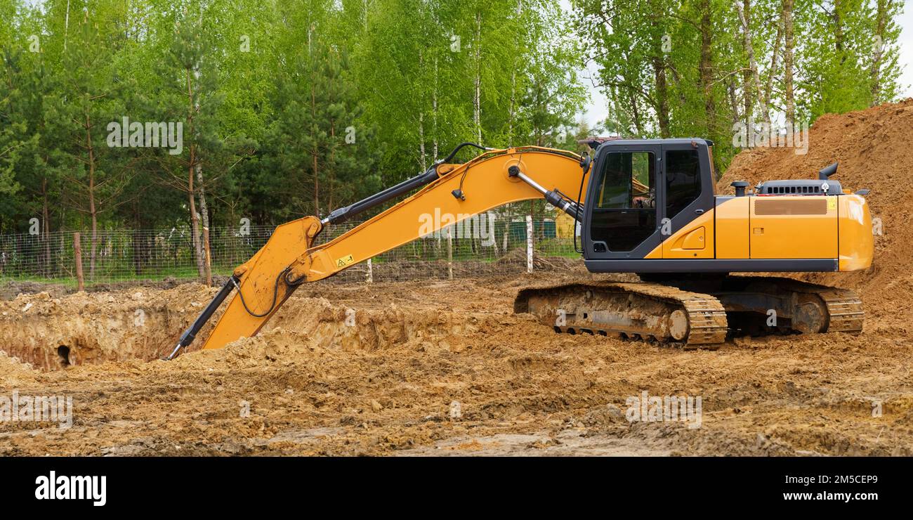 House demolition excavation pit hi-res stock photography and images - Alamy