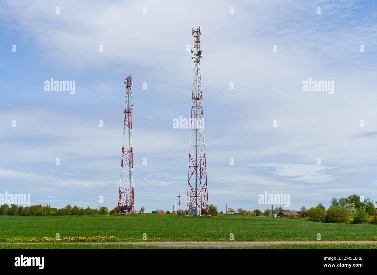 Mobile network tower in field hi-res stock photography and images - Alamy