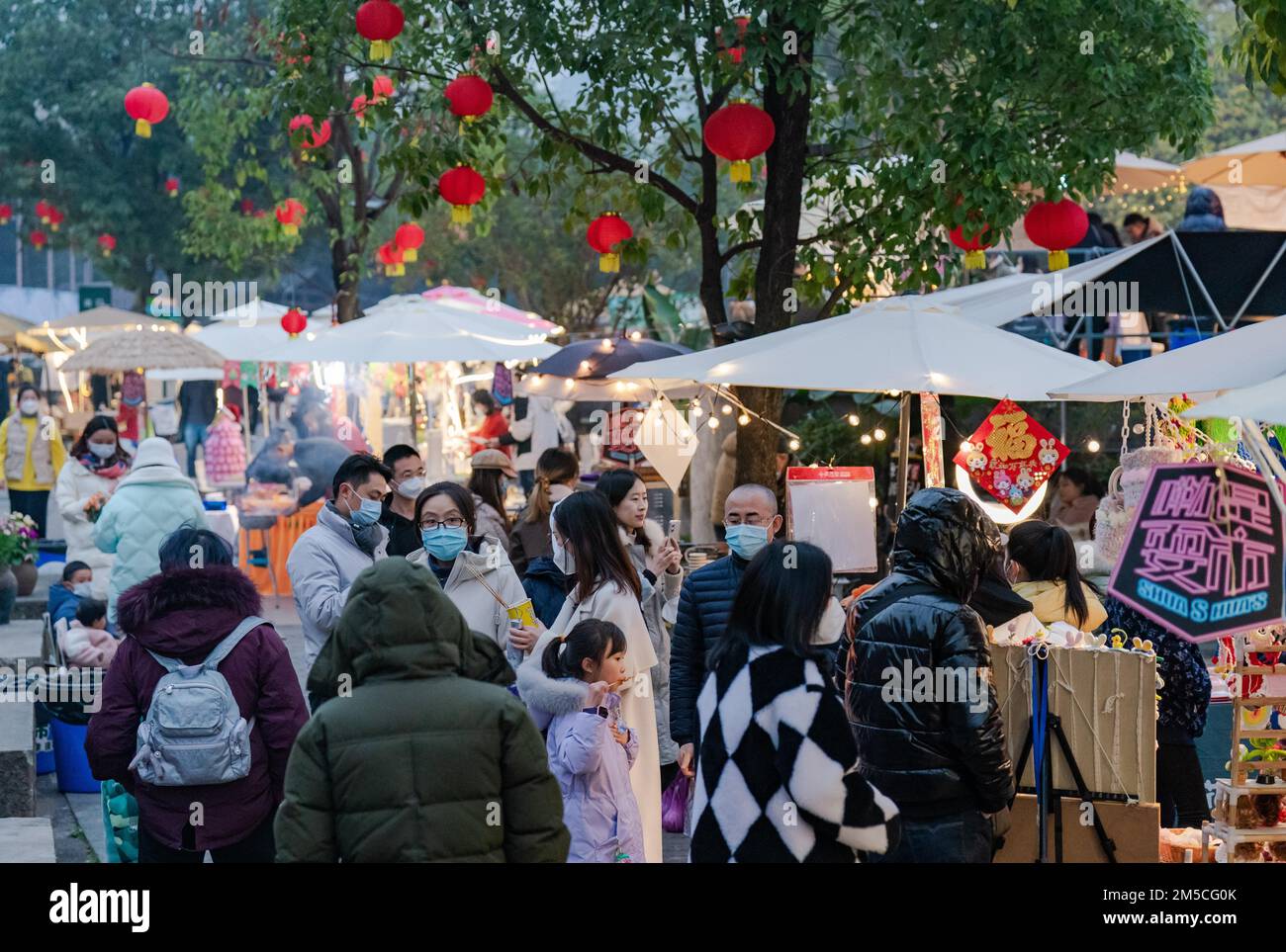 Citizens are shopping and strolling around at the night fair in Yubei ...