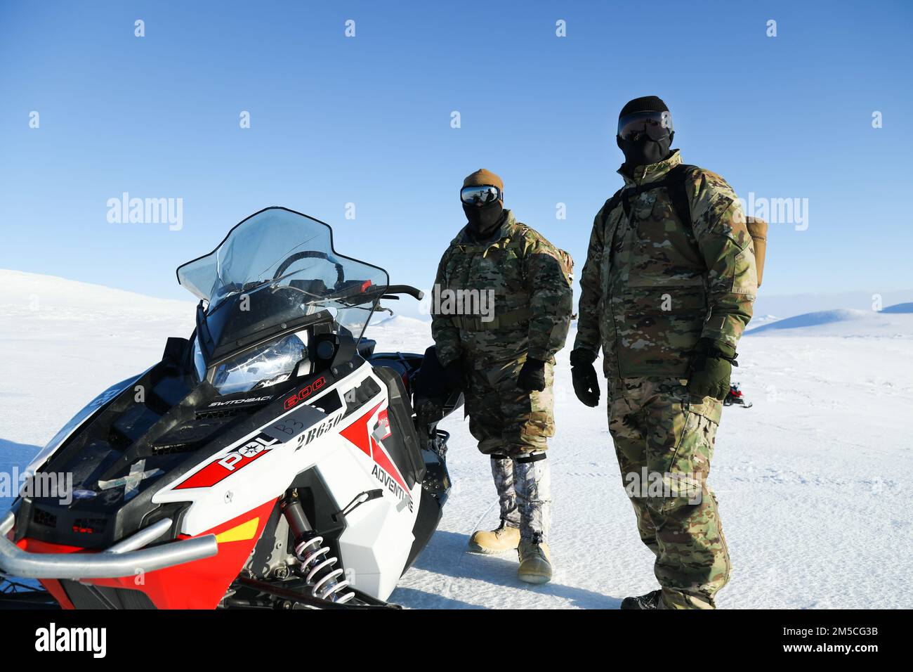 Pvt. Stanley Rodeski (right) and Pvt. Benjamin Glenn, service members ...