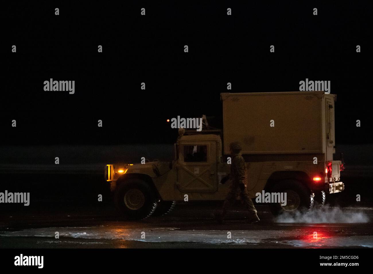 U.S. Army Soldiers unload a Humvee for Exercise ARCTIC EDGE 2022 at ...