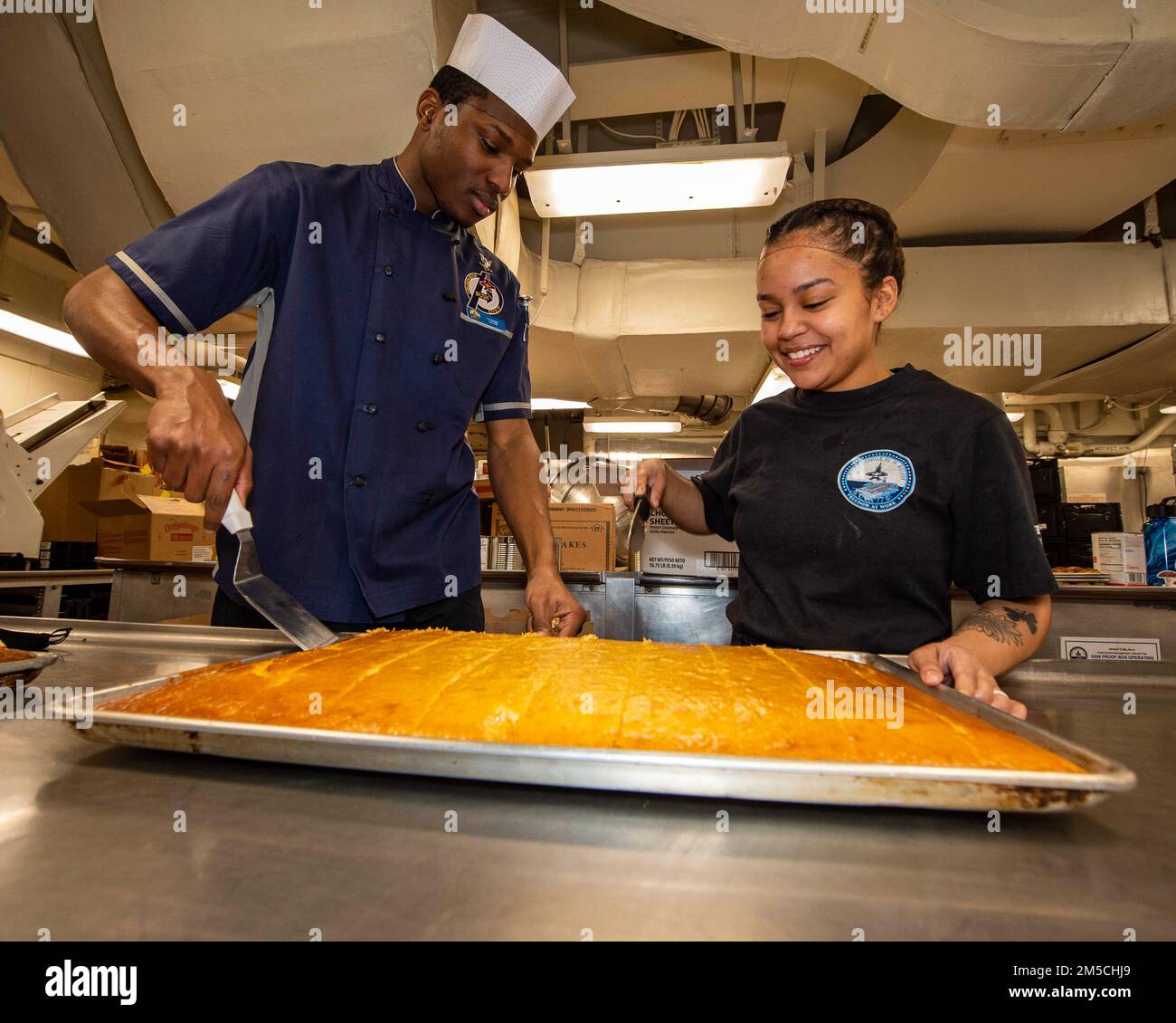 220301-N-MW880-1118 ATLANTIC OCEAN (March 1, 2022) Culinary Specialist ...