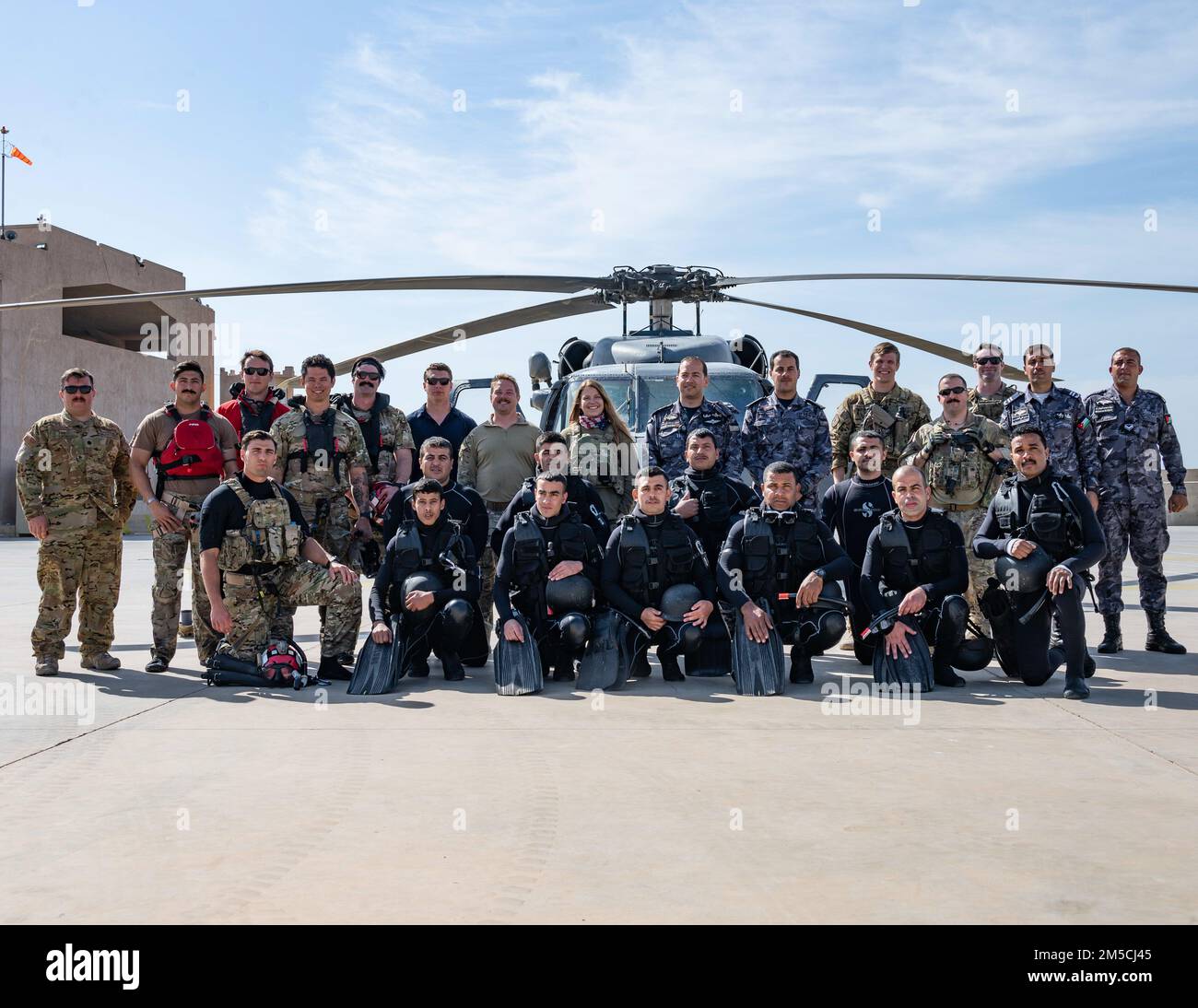 Royal Jordanian Navy Frogmen and U.S. Air Force Rescue Airmen pose for ...