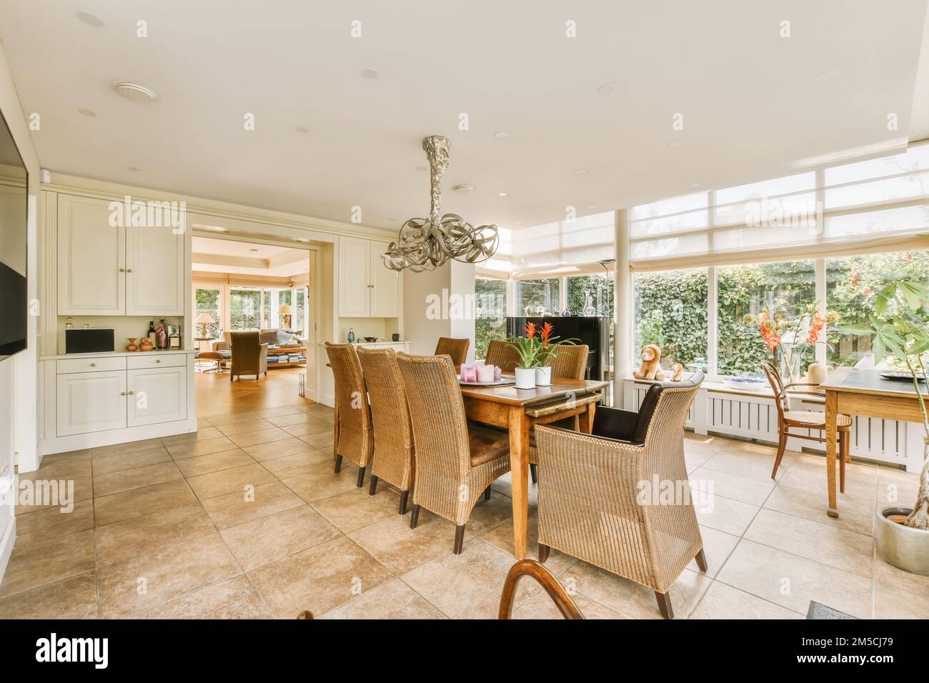 Garden room dining area hi-res stock photography and images - Alamy