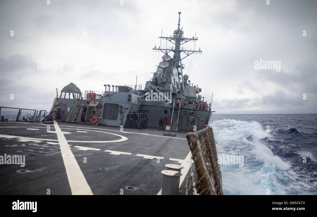 220302-N-KW492-1008 PACIFIC OCEAN (March 2, 2022) The Arleigh Burke ...