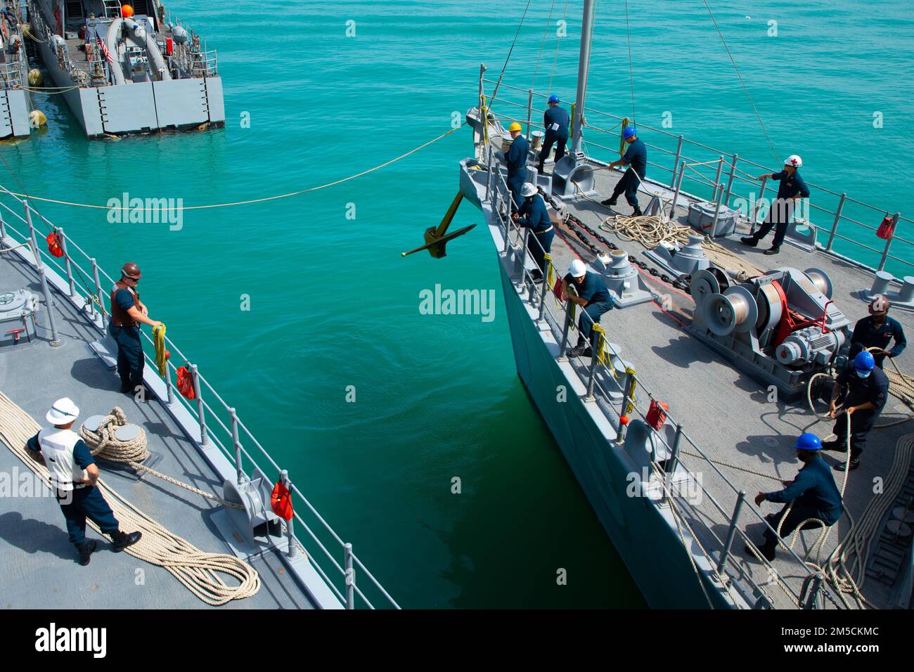 Uss dextrous mcm 13 hi-res stock photography and images - Alamy